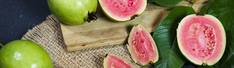 14 benefícios da goiaba mais receita e tabela nutricional